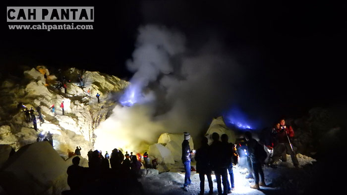 Api biru Kawah Ijen – Cah Pantai